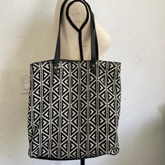 Mossimo Supply Co. | Bags | Mossimo Black And White Aztec Print Tote ...